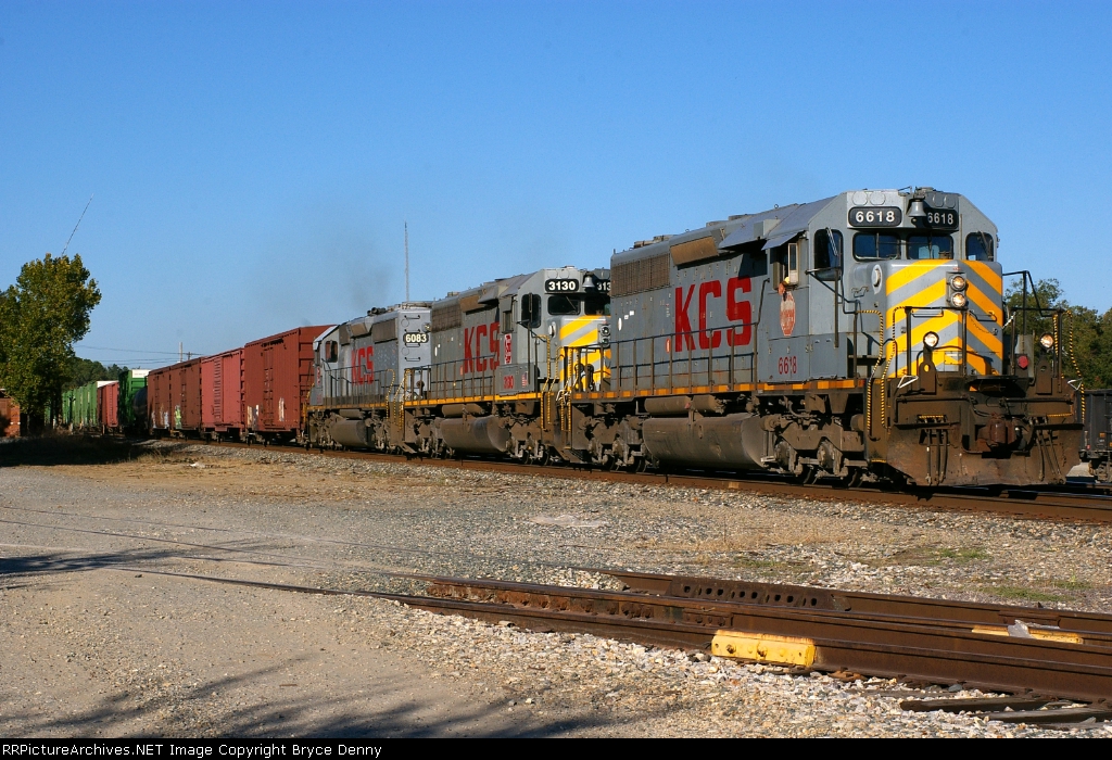 KCS 6618 leads a KCS freight at full track speed